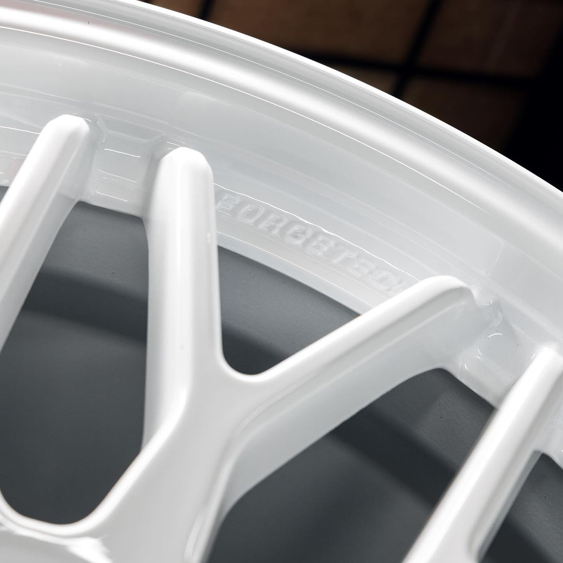 ESR APX01 Gloss White – Fitment Solution Store